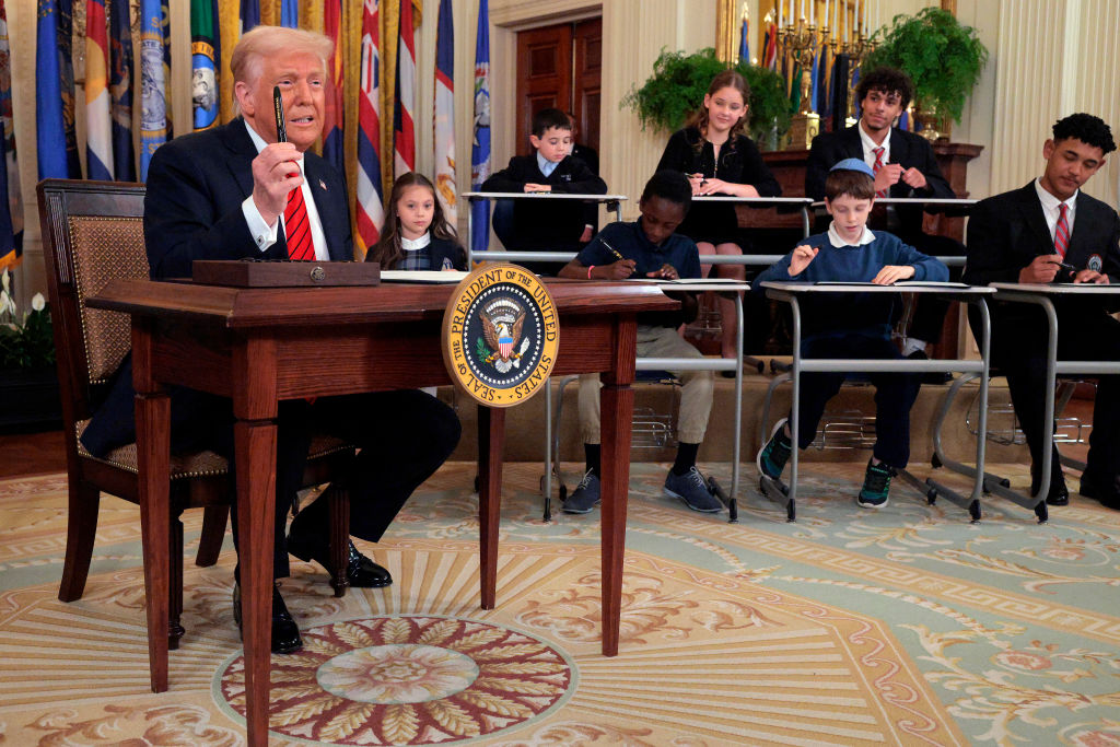 Dismantling of the Department of Education: Trump Defends New Executive ...