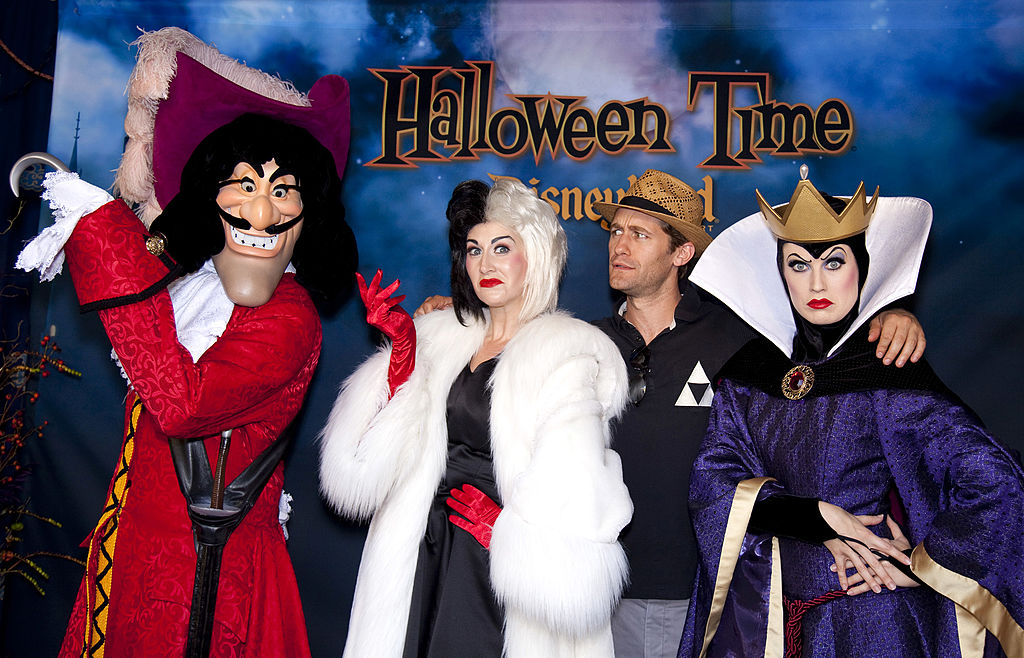 6 Best Amusement Parks You Can Travel to With Your Family This Spooky ...